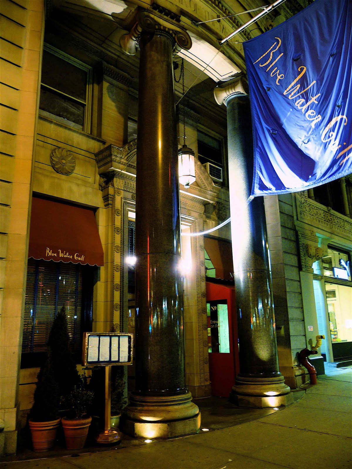 BLUE WATER GRILL - e a t e r y R O W