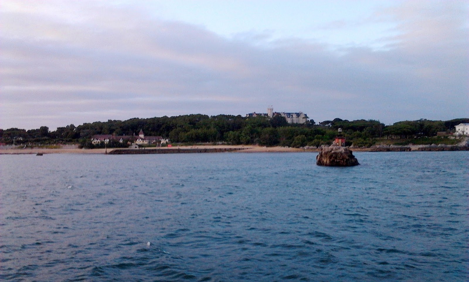 playas y paseos por la costa: ISLA DE LA HORADADA EN SANTANDER
