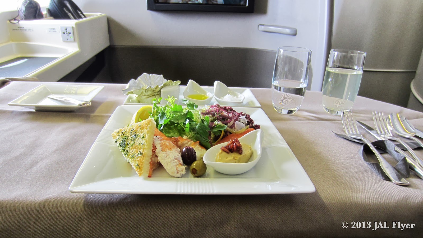 Sampling oneworld Premium Services: Japan Airlines First Class New York ...