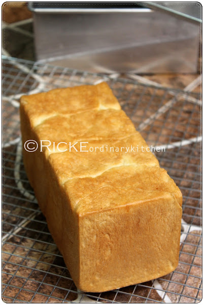 Just My Ordinary Kitchen...: ROTI TAWAR (LOAF BREAD/WHITE SANDWICH BREAD)