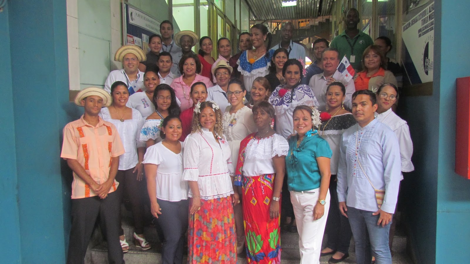 ISAE Universidad Sede Metetí-Darién: ISAE UNIVERSIDAD SE VISTE DE PATRIA