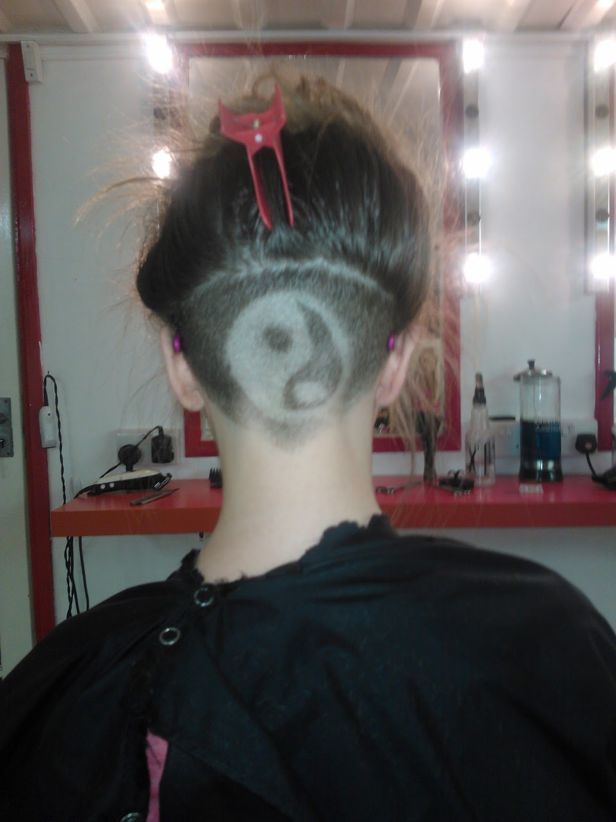 Geek Chic: Under ponytail/nape shave experience!