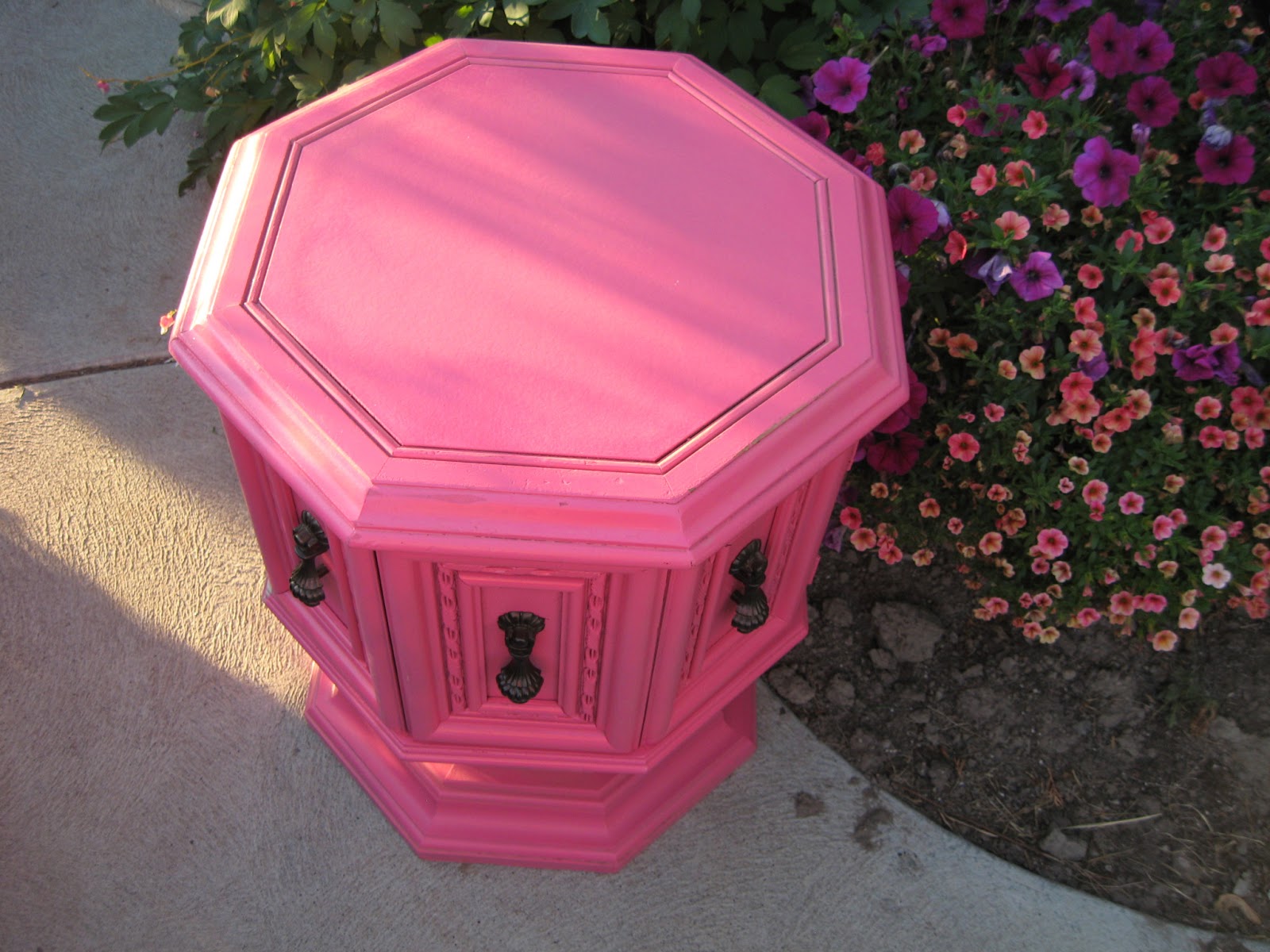 Black Sheep Boutique: Hot Pink Side Table $30 SOLD