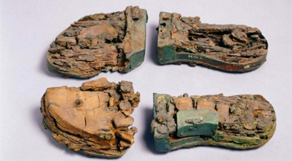 THE HISTORY OF THE ARTICULATED SOLE | THE ETRUSCAN SANDALS ...