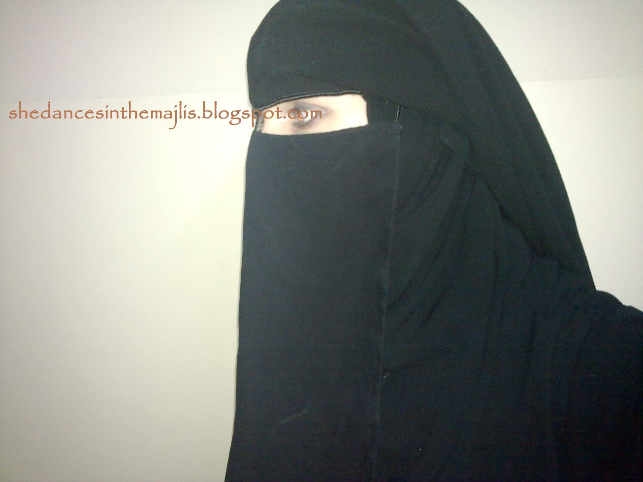 She Dances in the Majlis: Gulf Styles of Niqab pt. 1... not to be ...