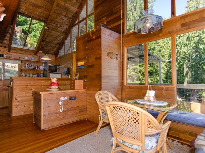 Coolest Cabins: Modern Waterside Cabin