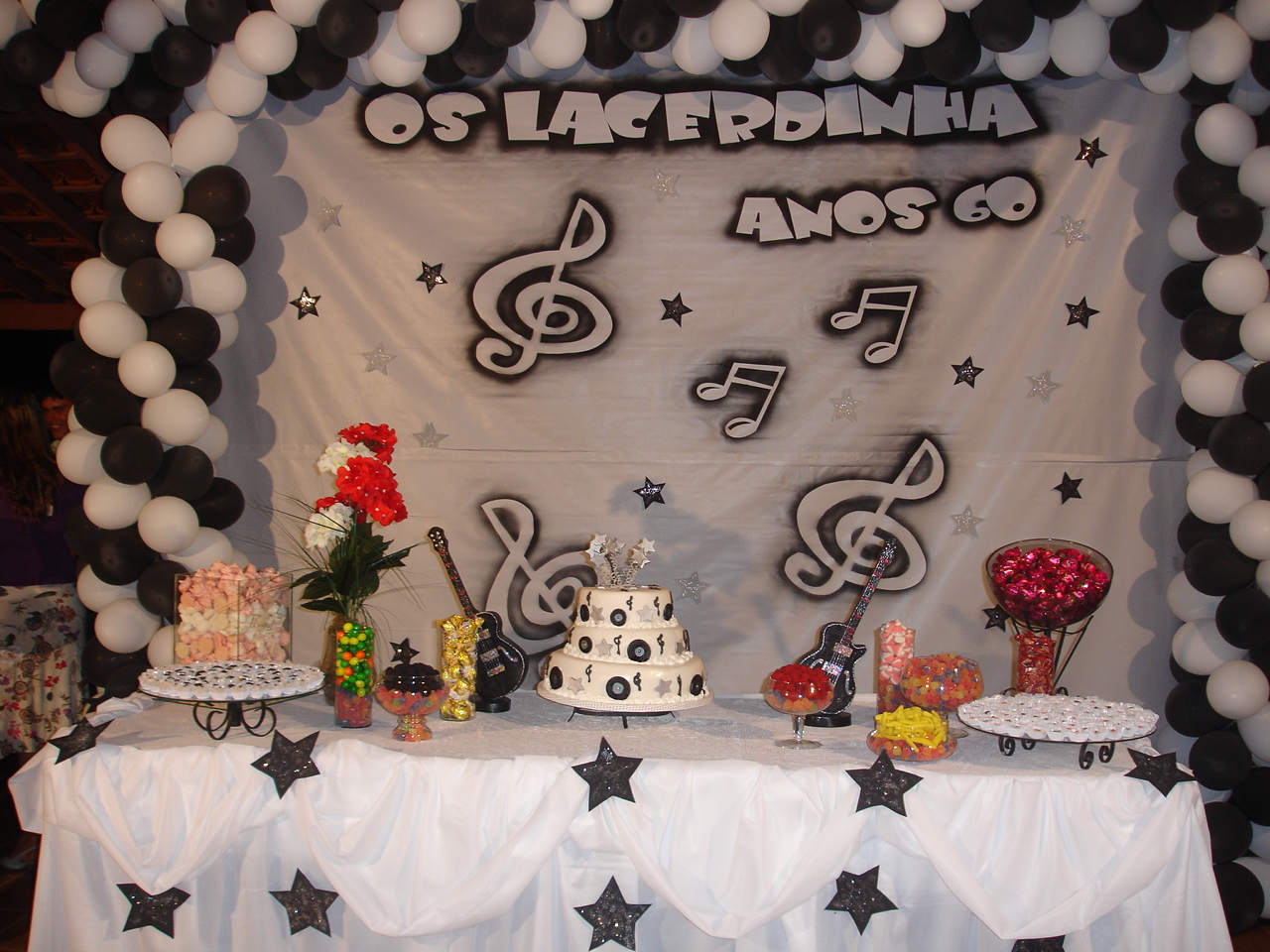 SHOW DE FESTAS: TEMA ANOS 60