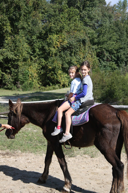 A Slice of Smith Life: Mr. Slim Goodbody, Farm, and Planetarium Field Trips