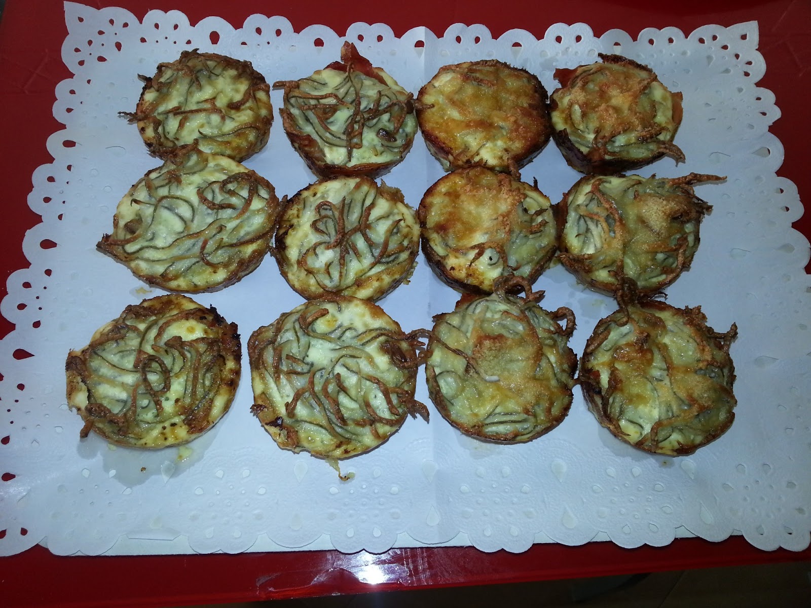 COMO PEZ EN LA COCINA: CESTAS DE JAMÓN CRUJIENTE CON GULAS