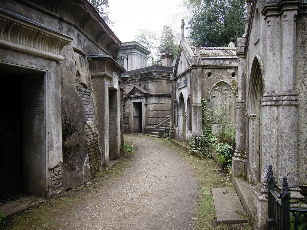 Paris Cemeteries: Highate Cemetery in London - the west side
