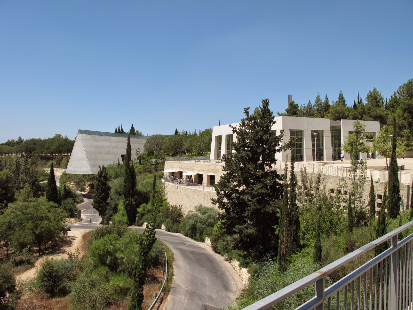 Heebonics: Israel's national treasure Yad Vashem evacuated