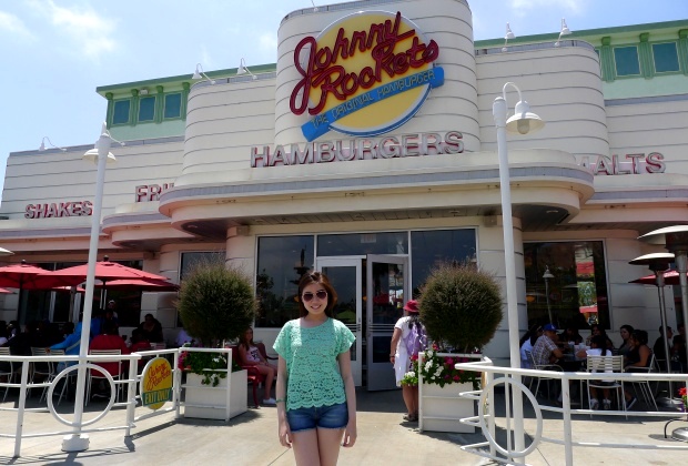 It's a Lovely Day: Johnny Rockets at Knotts Berry Farm, Los Angeles