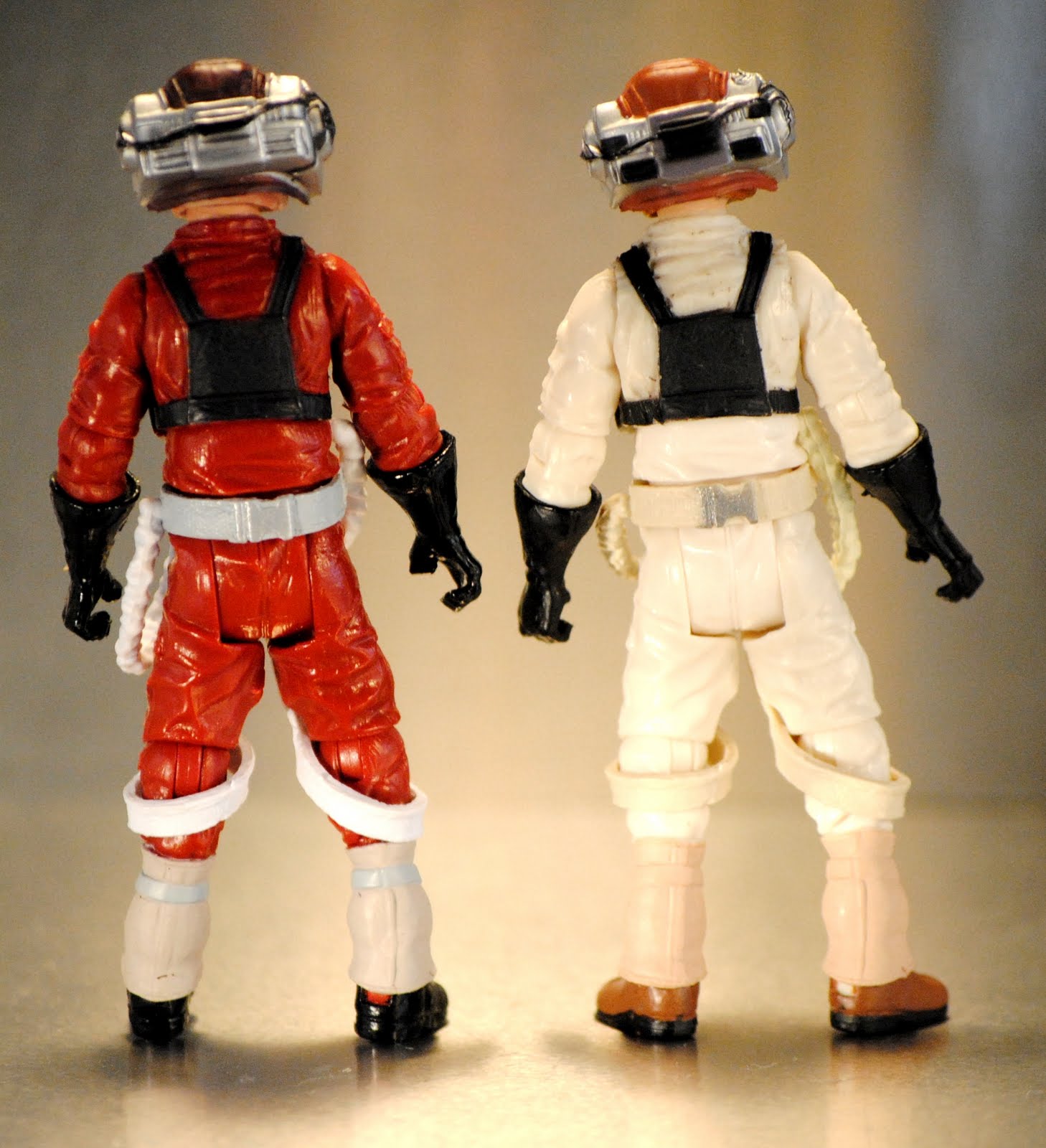 ACTION FIGURE EMPIRE: Ten Numb and Nien Nunb: Comfortably Nunb!