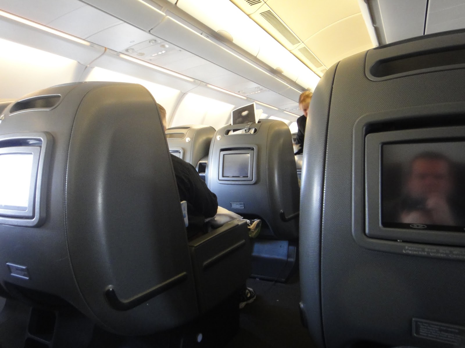 Qantas Business Class - Melbourne to Singapore QF35 (Airbus A330)