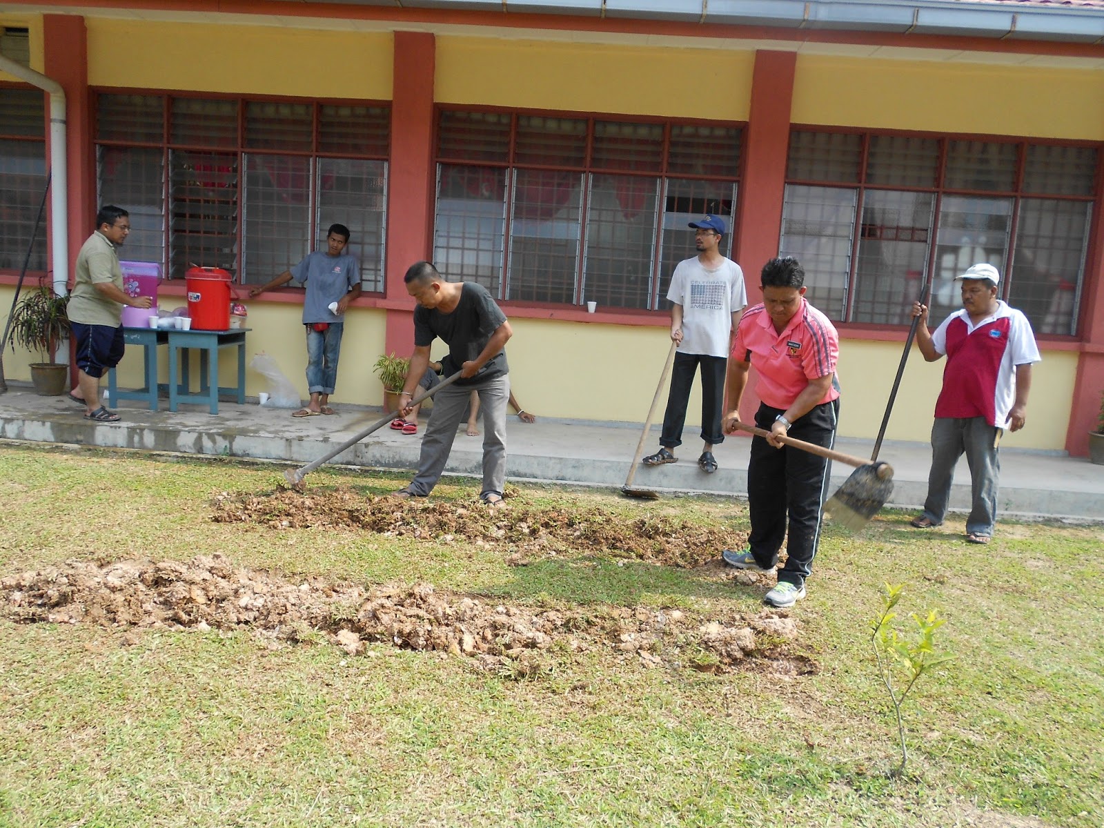 SK ROMPIN NS: Gotong royong pra sekolah
