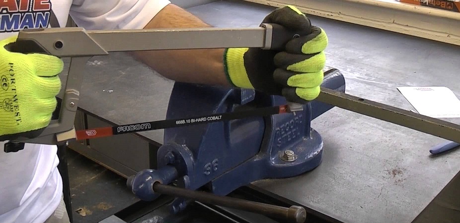 Teknologi Manufaktur: Hacksawing