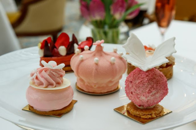 Kate and Chelsie: PINK PRINCESS AFTERNOON TEA, LANESBOROUGH lONDON