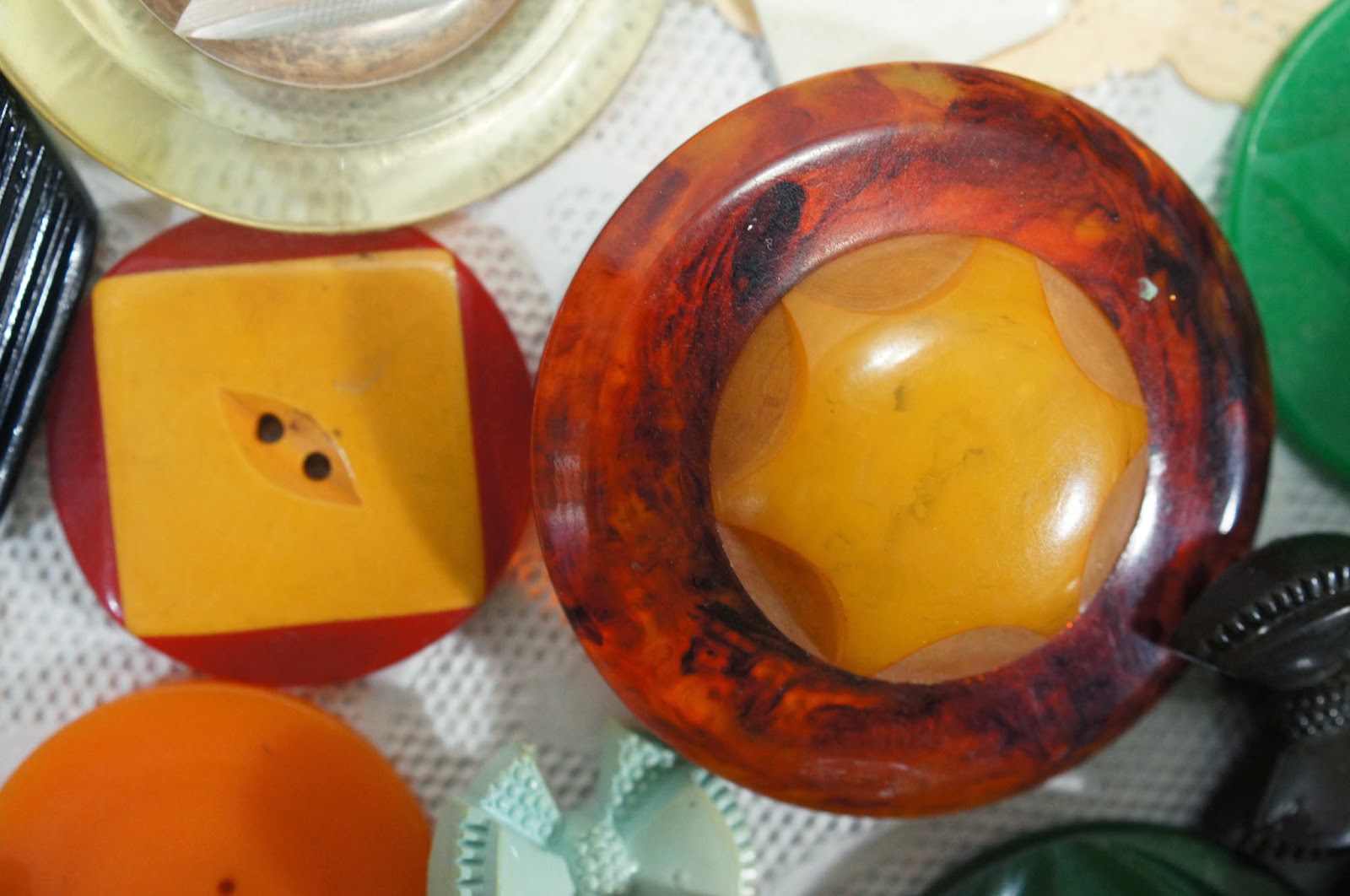 kluless: Button Love!