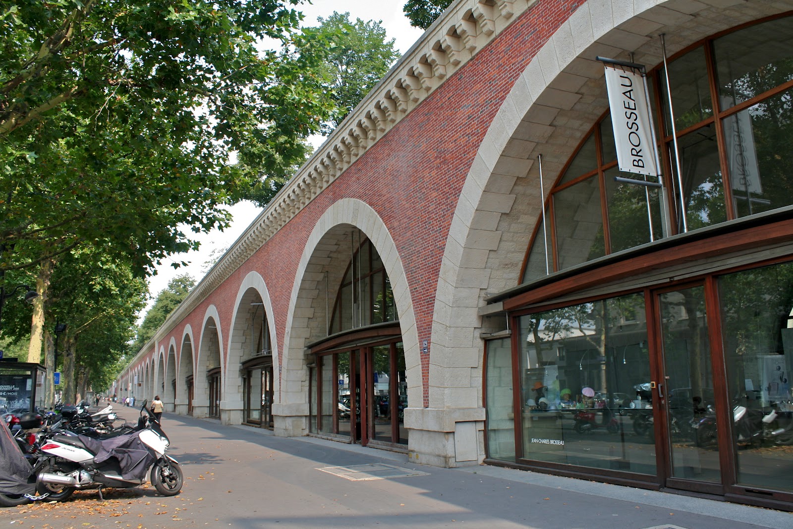 Garden Bytes from the Big Apple: A HIGH LINE IN PARIS