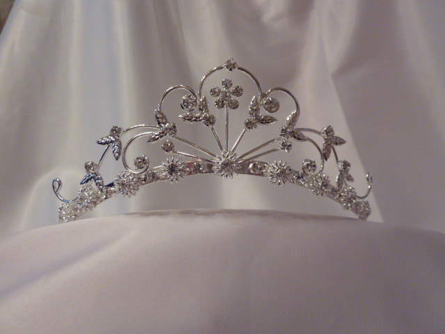 Everything But The Dress: Oh So Pretty Flower Girl Tiaras