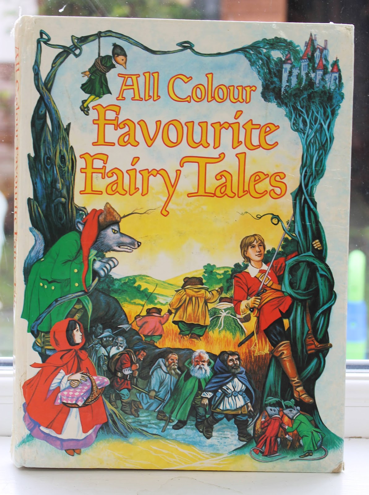 Busy Squirrel: All Colour Fairy Tales - beautiful illustrations