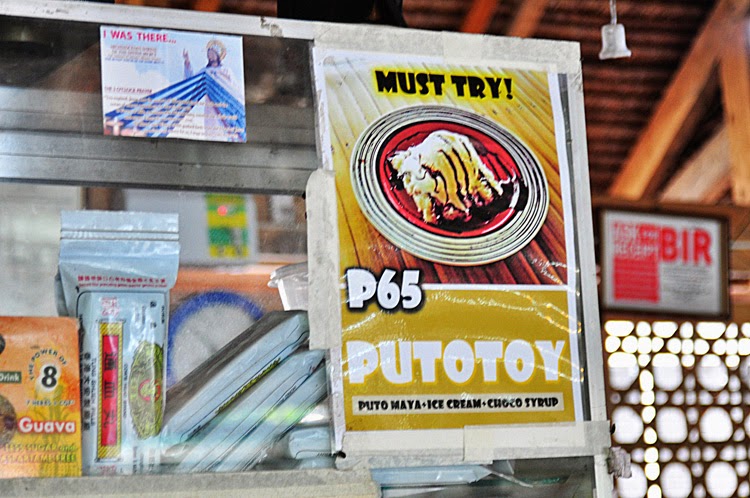 Travel: Traveling Kitty - Enchanted River & Marky's Hostel