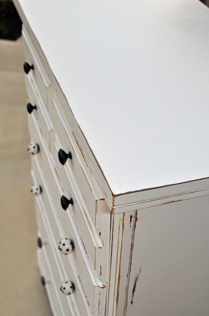 {Cleverly Crafty}: {Darling} WhITe ChEst of DrAwERs