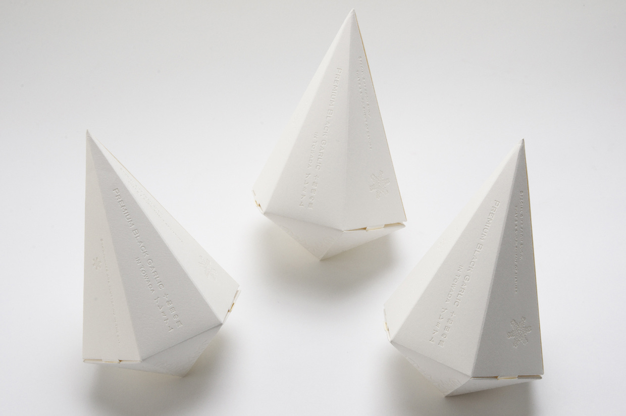 Premium Black Garlic on Packaging of the World - Creative Package ...