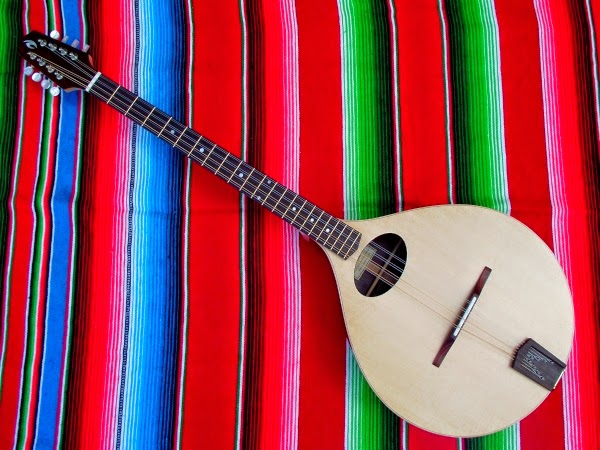 A Luthier's Blog: Navazouki Completed