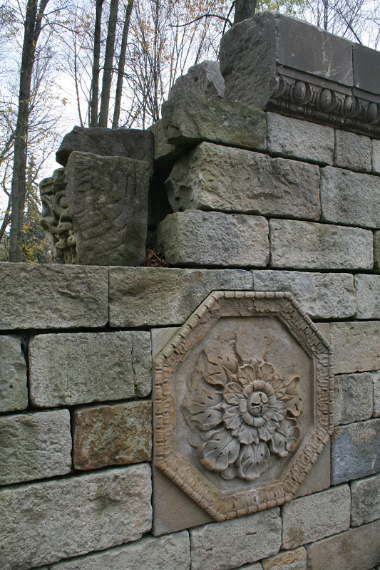 Toronto Fun Places: Enjoying the last colours at the Guild Inn Park and ...