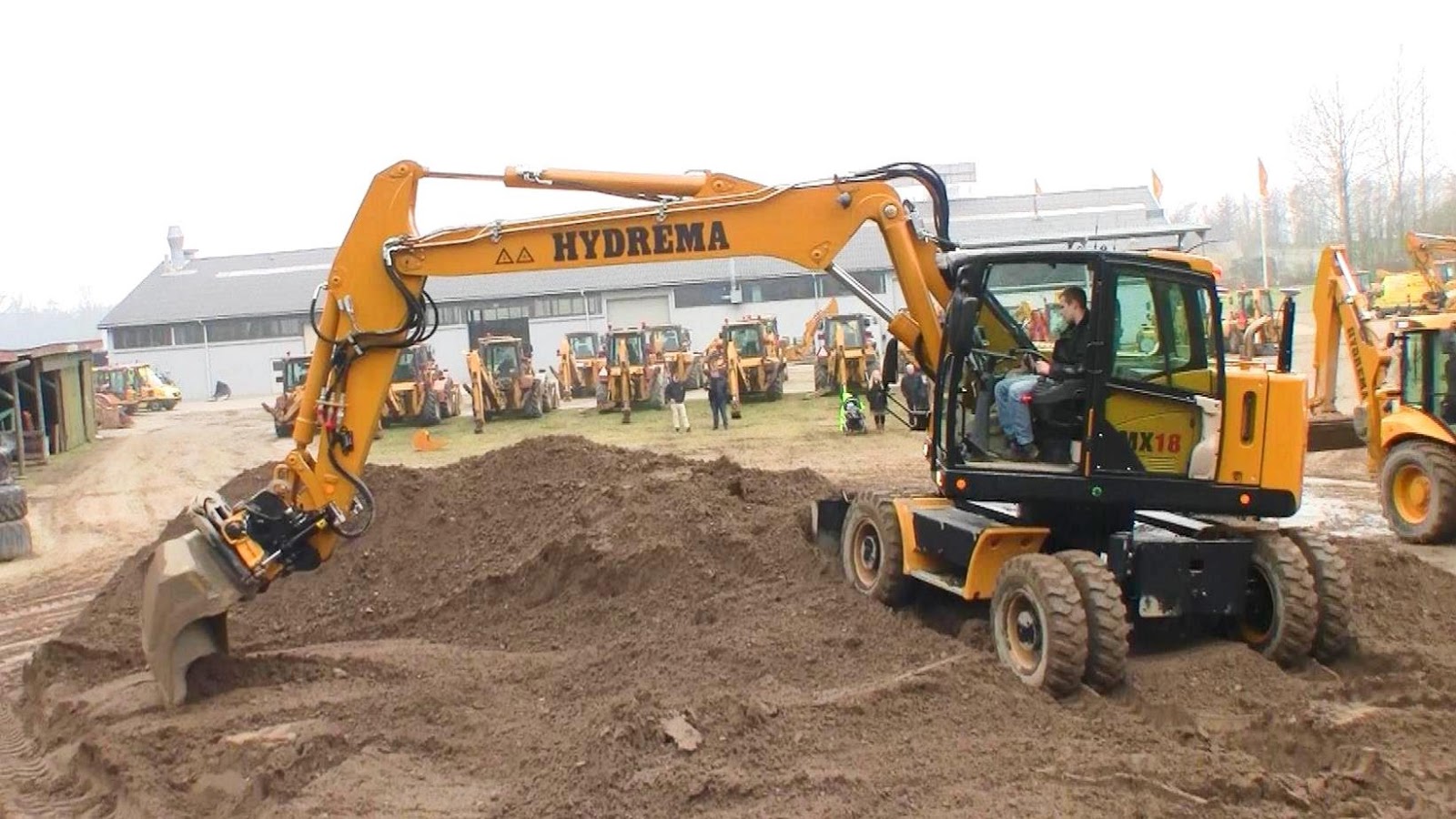 Maarakennus koneita.: Hydrema Backhoe