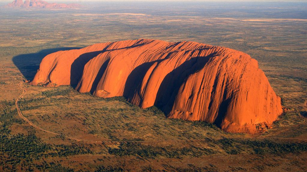 The Amazing World : Uluru (Colour Changing Mountain), Kata Tjuta ...
