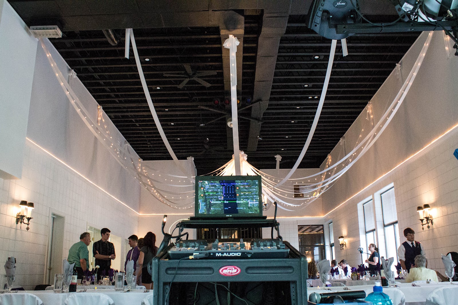 The DJ Guy: Venue Review: Wheatfield Inn (Williamston, MI)