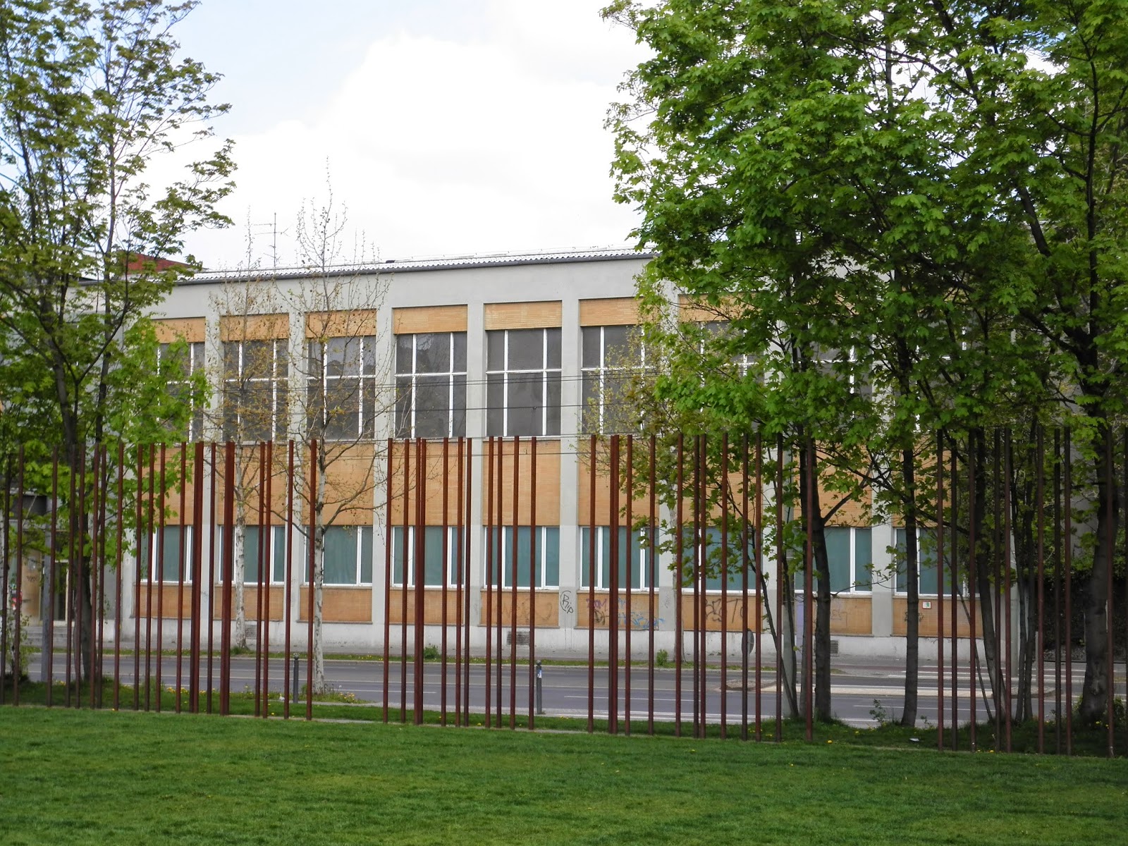 rondritz: Magnetiese krag van Berlynse MUUR