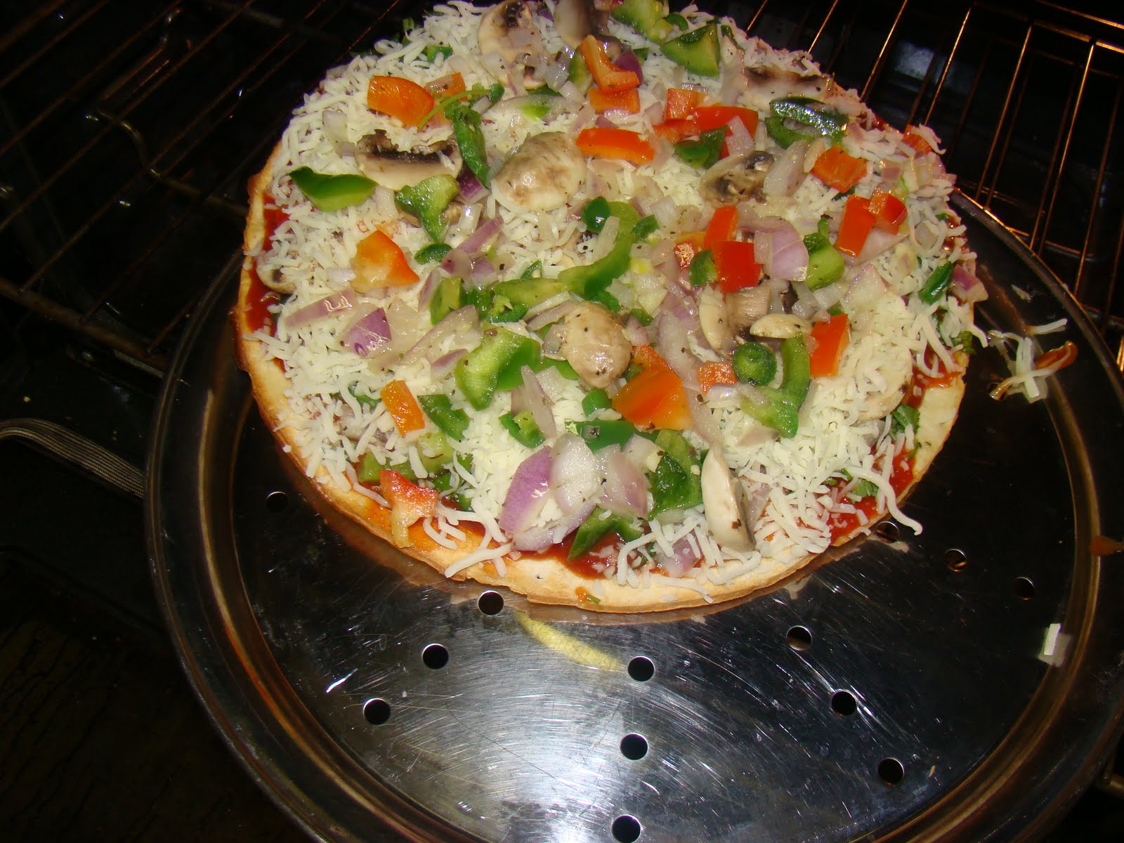 My Favorite Recipes Collection: Homemade Spicy Pizza on Ready made Crust