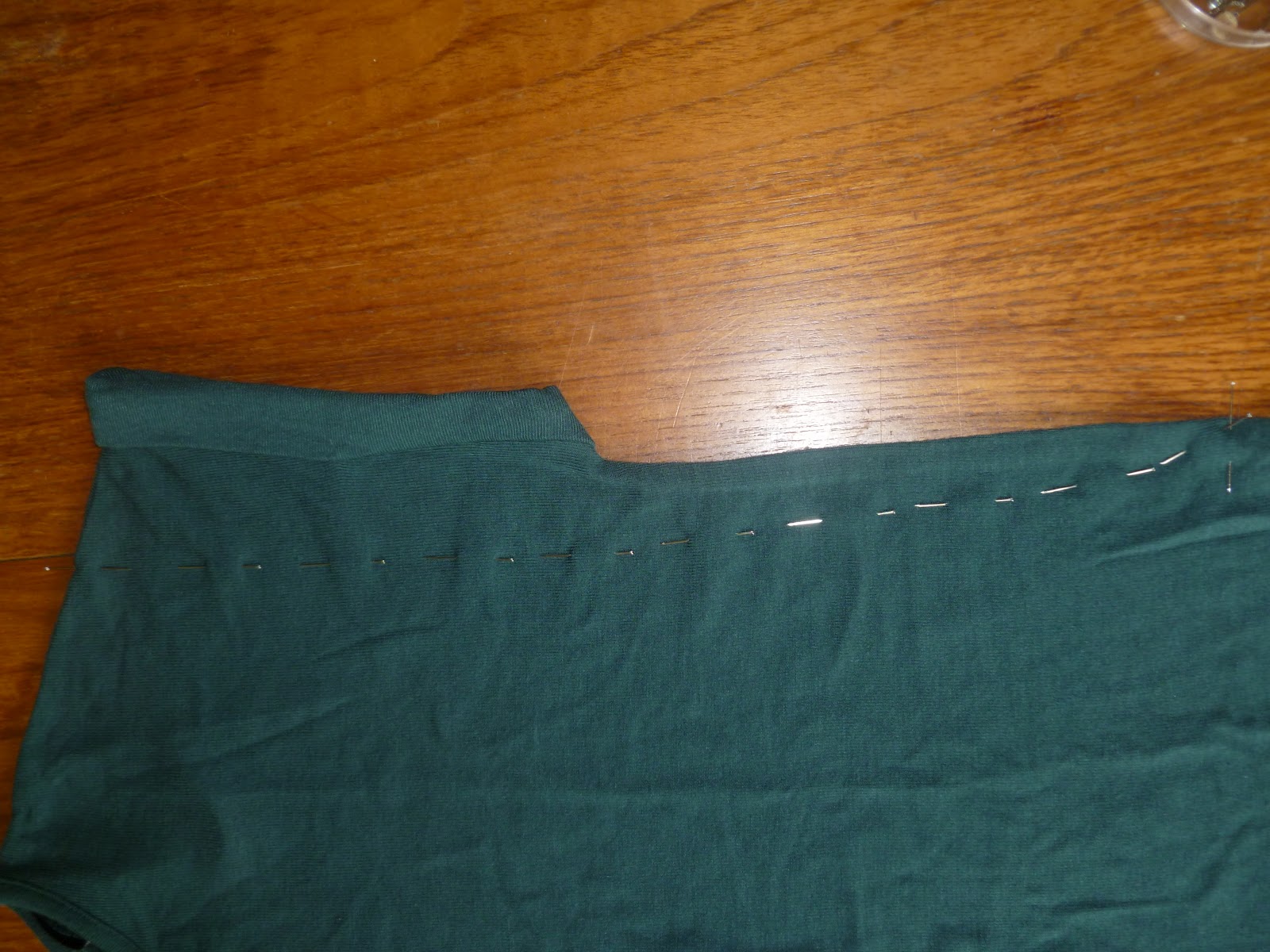 Silent Sweetheart.: DIY TUTORIAL: How to cut big arm holes