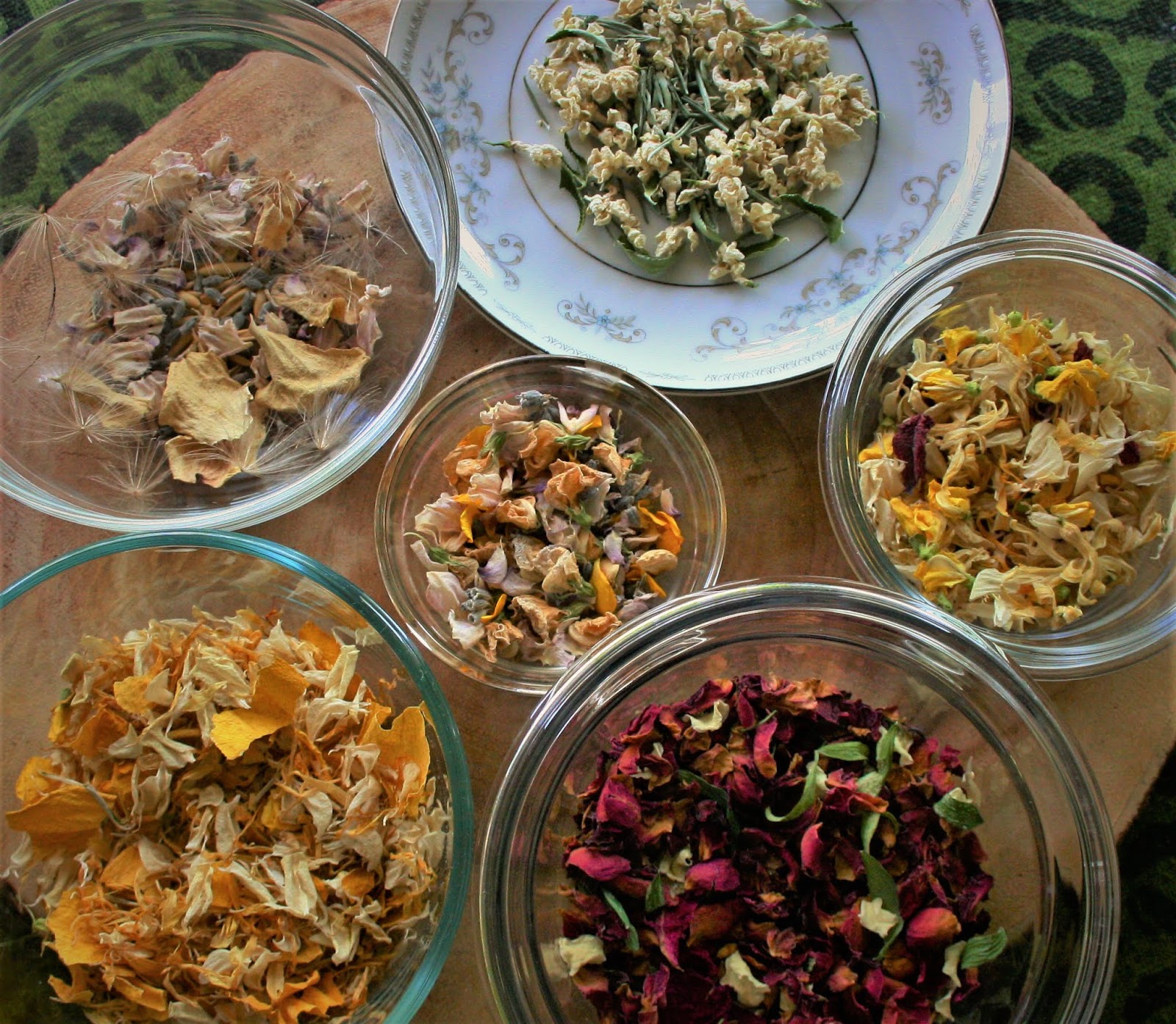 Beechnut and Toadflax: Strewing and Summer / VIA HEDERA