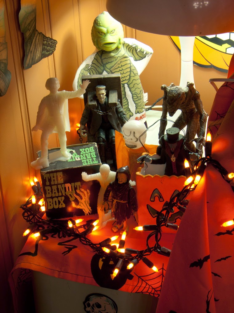 SECRET FUN BLOG: HALLOWEEN ENJOYABLES: MY FIRST HALLOWEEN MOOD TABLE