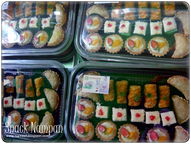 Mom's Uli Rumah Kue: SNACK NAMPAN