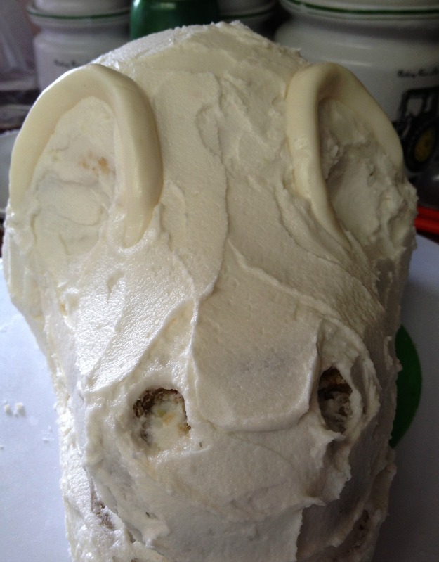 The Crafty Conundrum: SYTYC -T-Rex Cake Tutorial