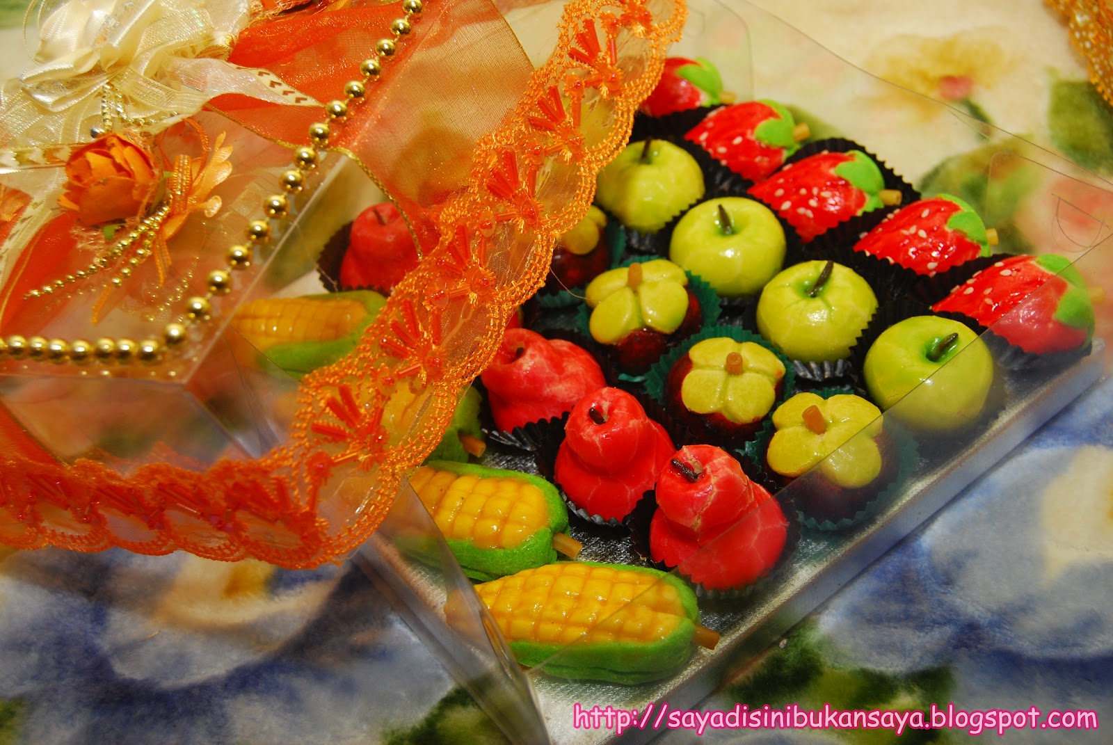 BukanSayaDisini: Hantaran Tunang Tema OREN