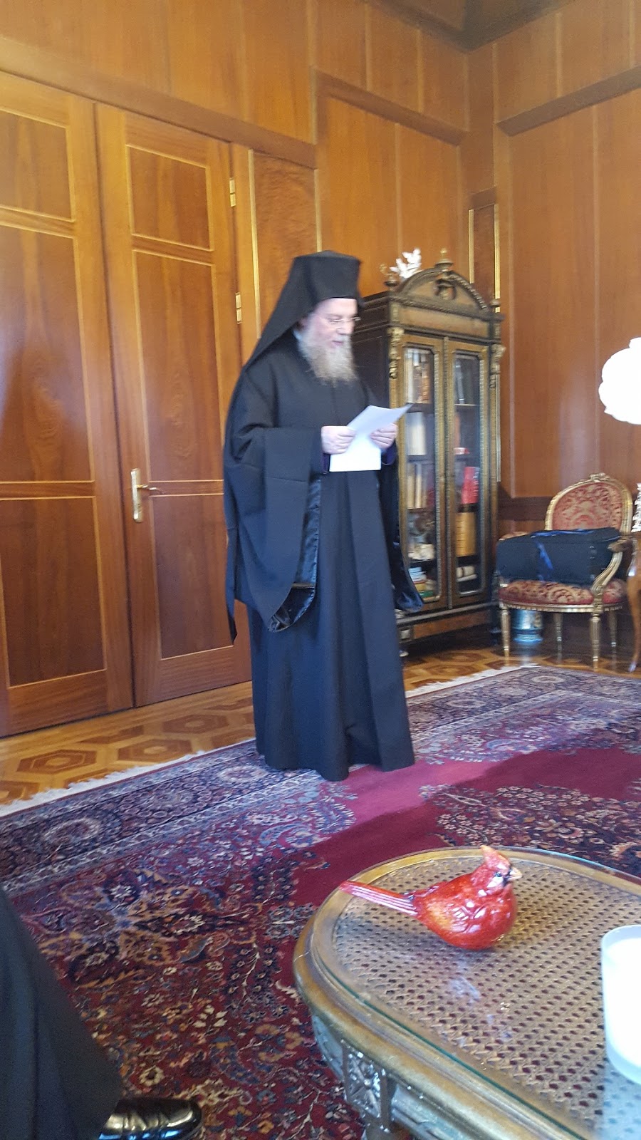 ΦΩΣ ΦΑΝΑΡΙΟΥ: ΤΟ ΜΙΚΡΟ ΜΗΝΥΜΑ ΤΟΥ ΕΨΗΦΙΣΜΕΝΟΥ ΕΠΙΣΚΟΠΟΥ ΕΥΚΑΡΠΙΑΣ ΙΕΡΟΘΕΟΥ