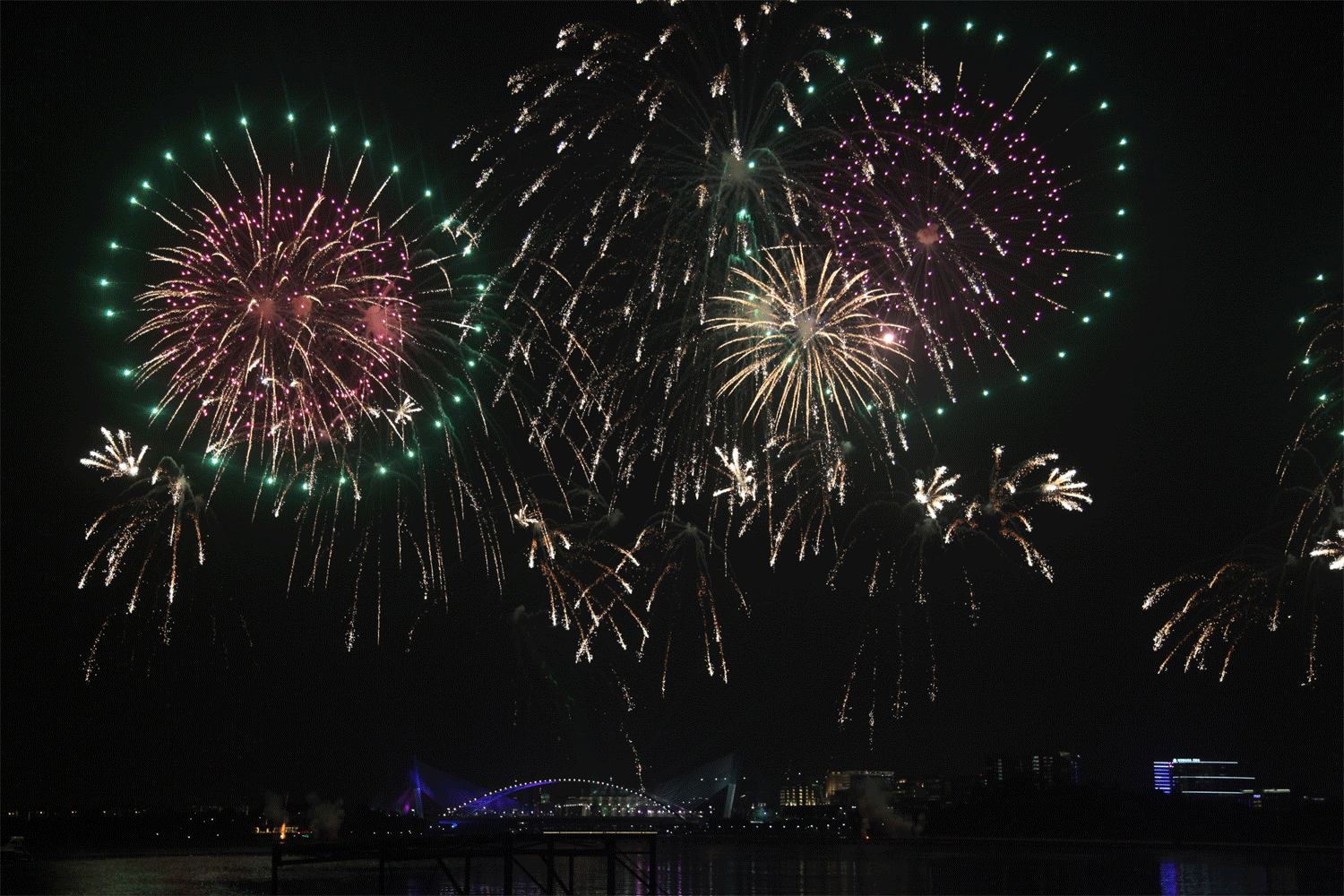 HangDhamin Traveller: FIREWORKS COMPETITION AT PUTRAJAYA (FINAL)