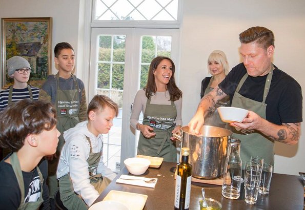 Princess Marie gave a cooking lesson to school children