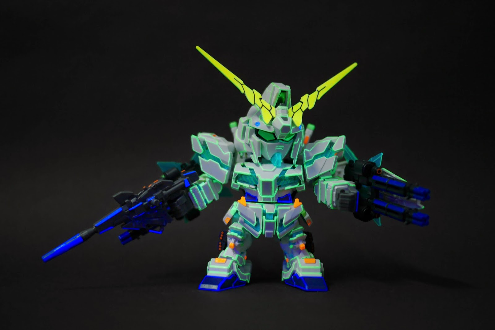 SD Full Armor Unicorn Gundam + Neon Markers Custom Build