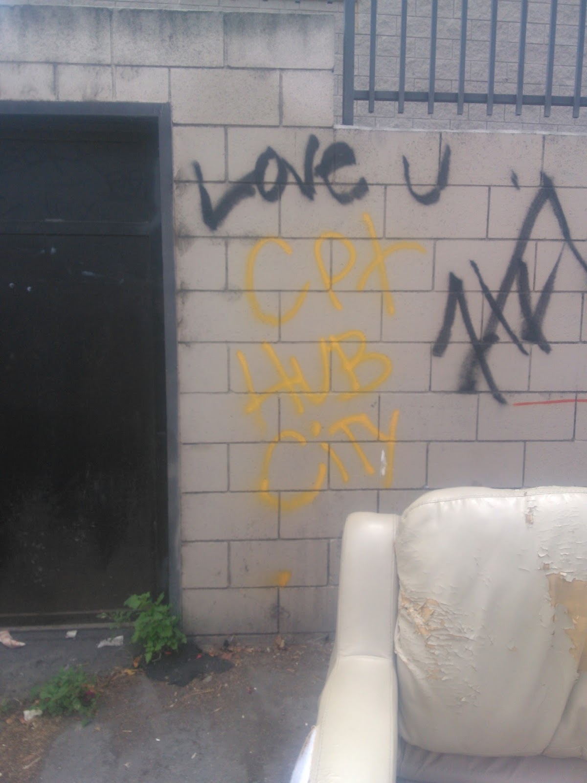 graffiti , murals & tagging : Compton ( tagging crews )