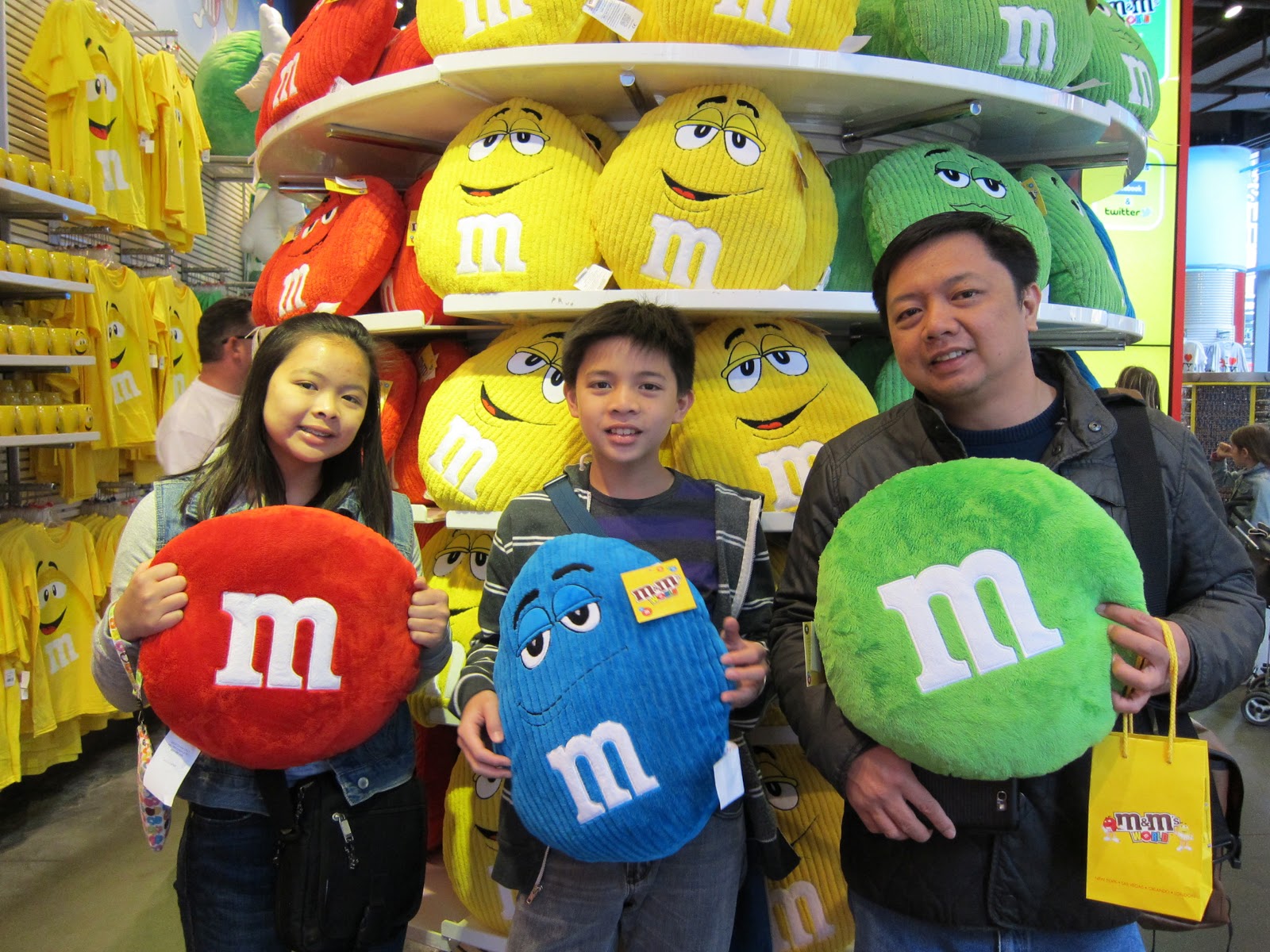 Less Room, MORE BLISS!: M & M & Mmmmmmmmm.............