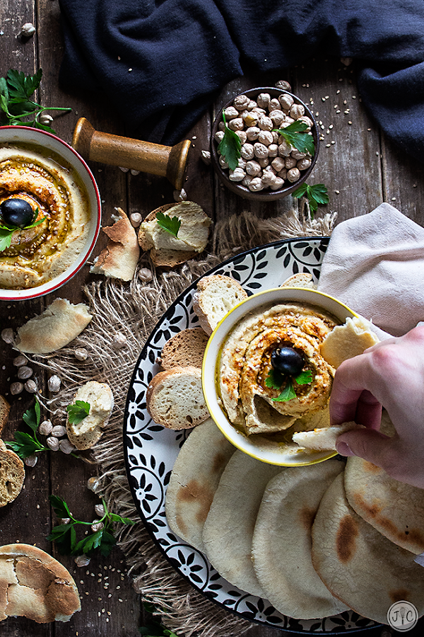 Hummus con pan de pita casero, un aperitivo inigualable | Cocina
