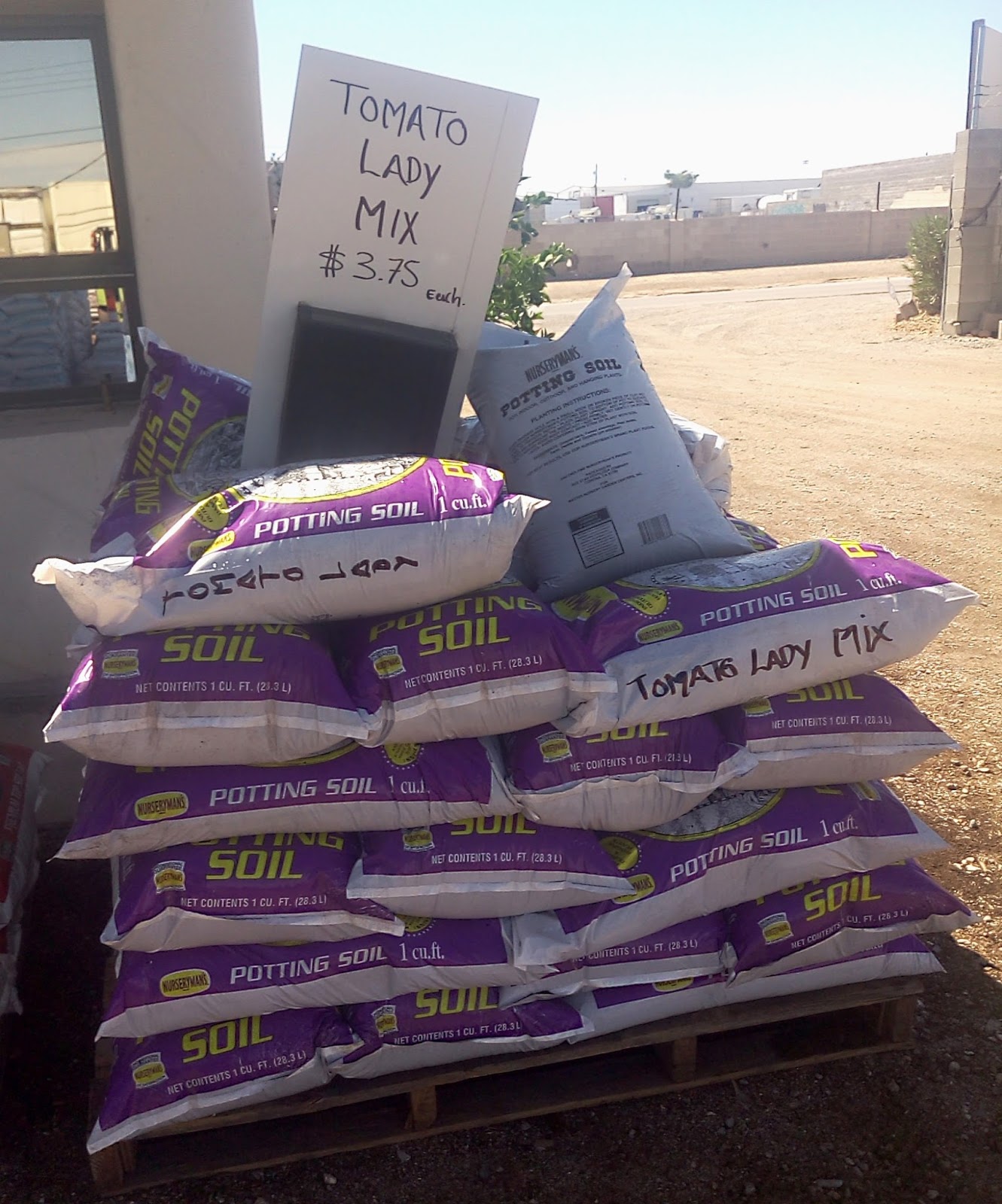 Viragrow Delivers! : Extremelyt Popular 'Tomato Lady' Soil Mix Now in Bags