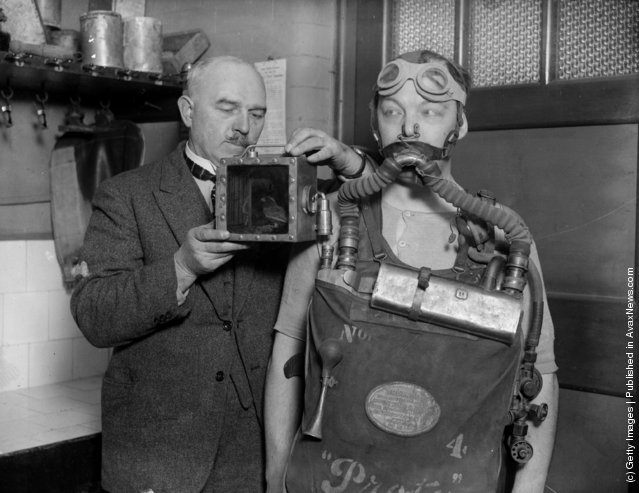 Old Pictures of People Wearing Gas Masks During the 1920s and 1930s ...